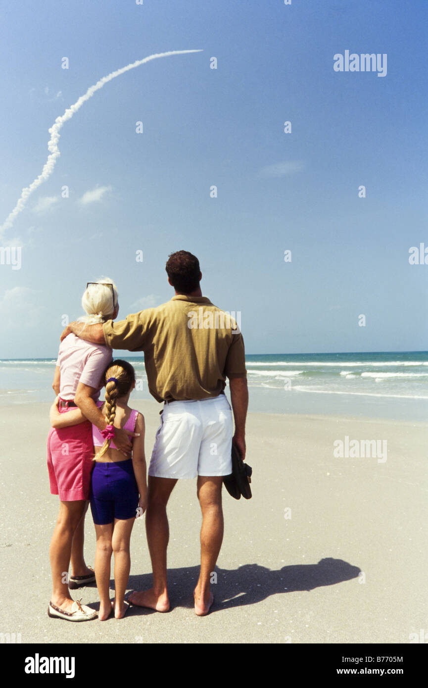 Shuttle launch hi-res stock photography and images - Alamy