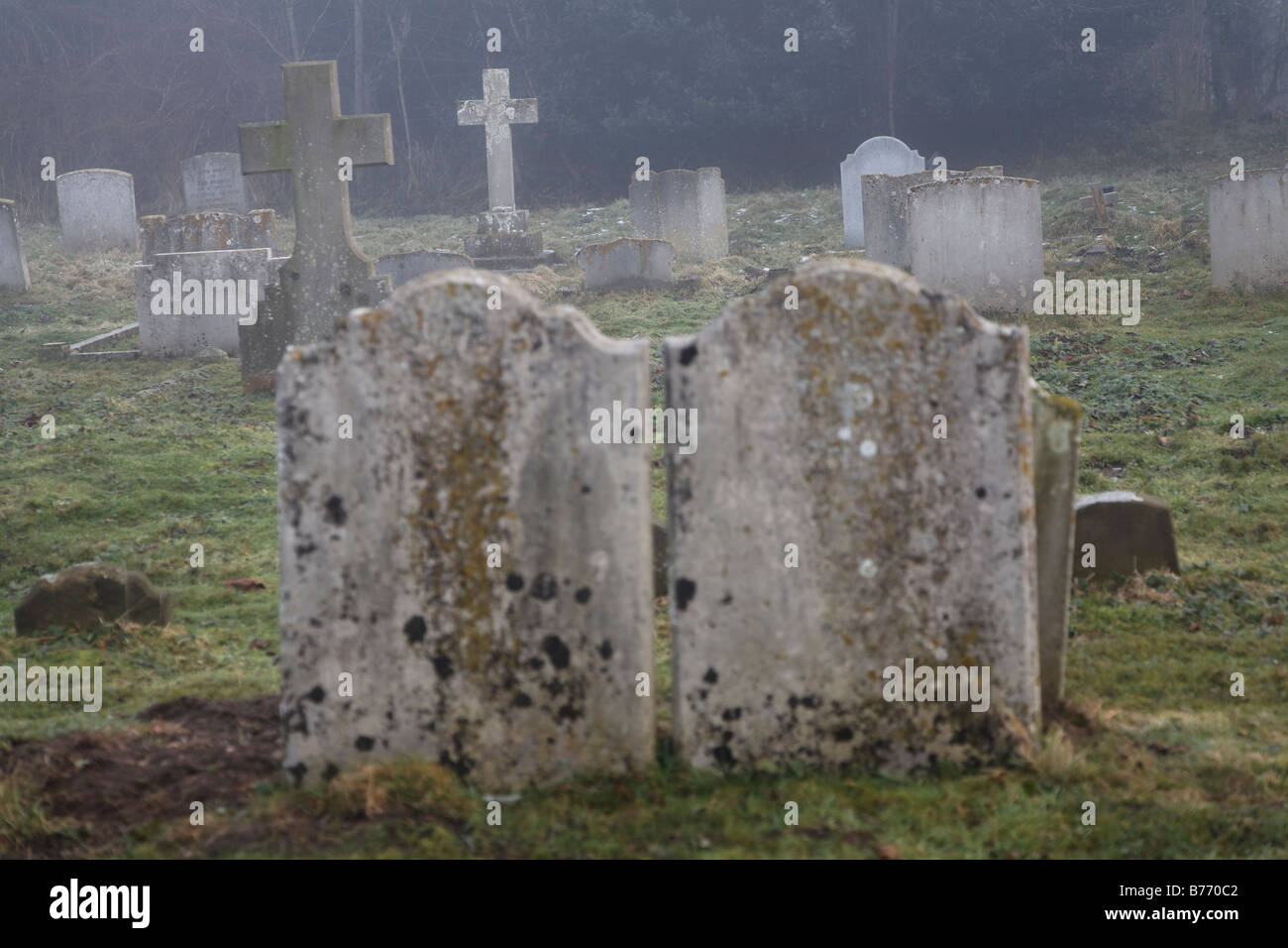 Church graveyard hi-res stock photography and images - Alamy