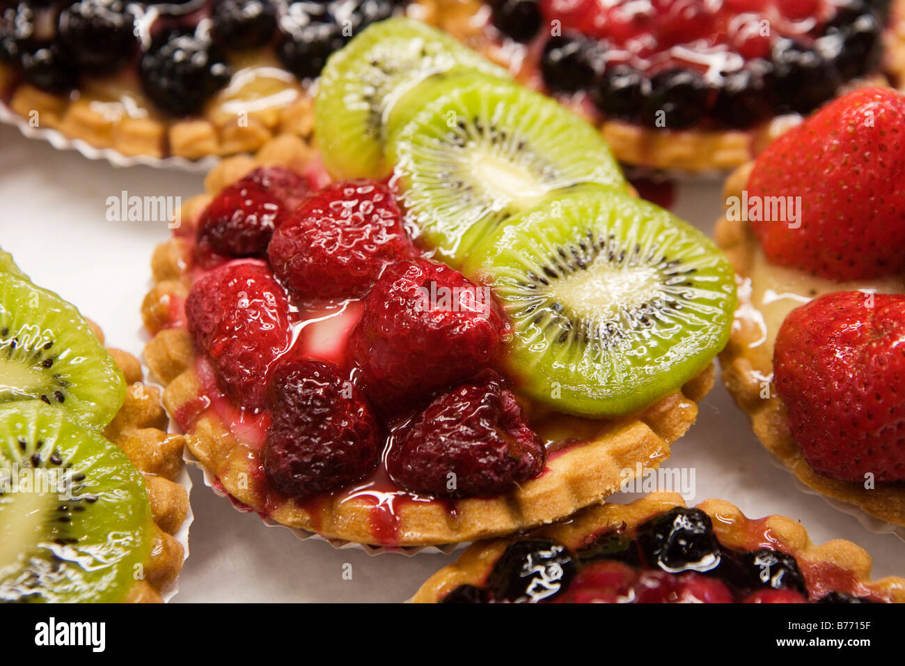 Mixed fruit tart hi-res stock photography and images - Alamy