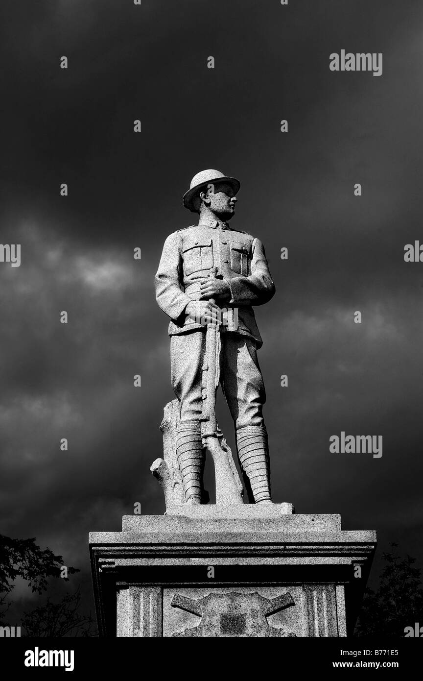 Statue of soldier statue of ww1 soldier hi-res stock photography and ...