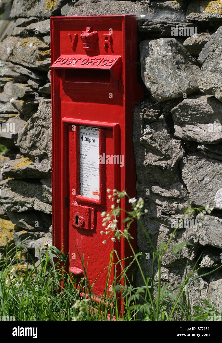 Victoria regina post box hi-res stock photography and images - Alamy