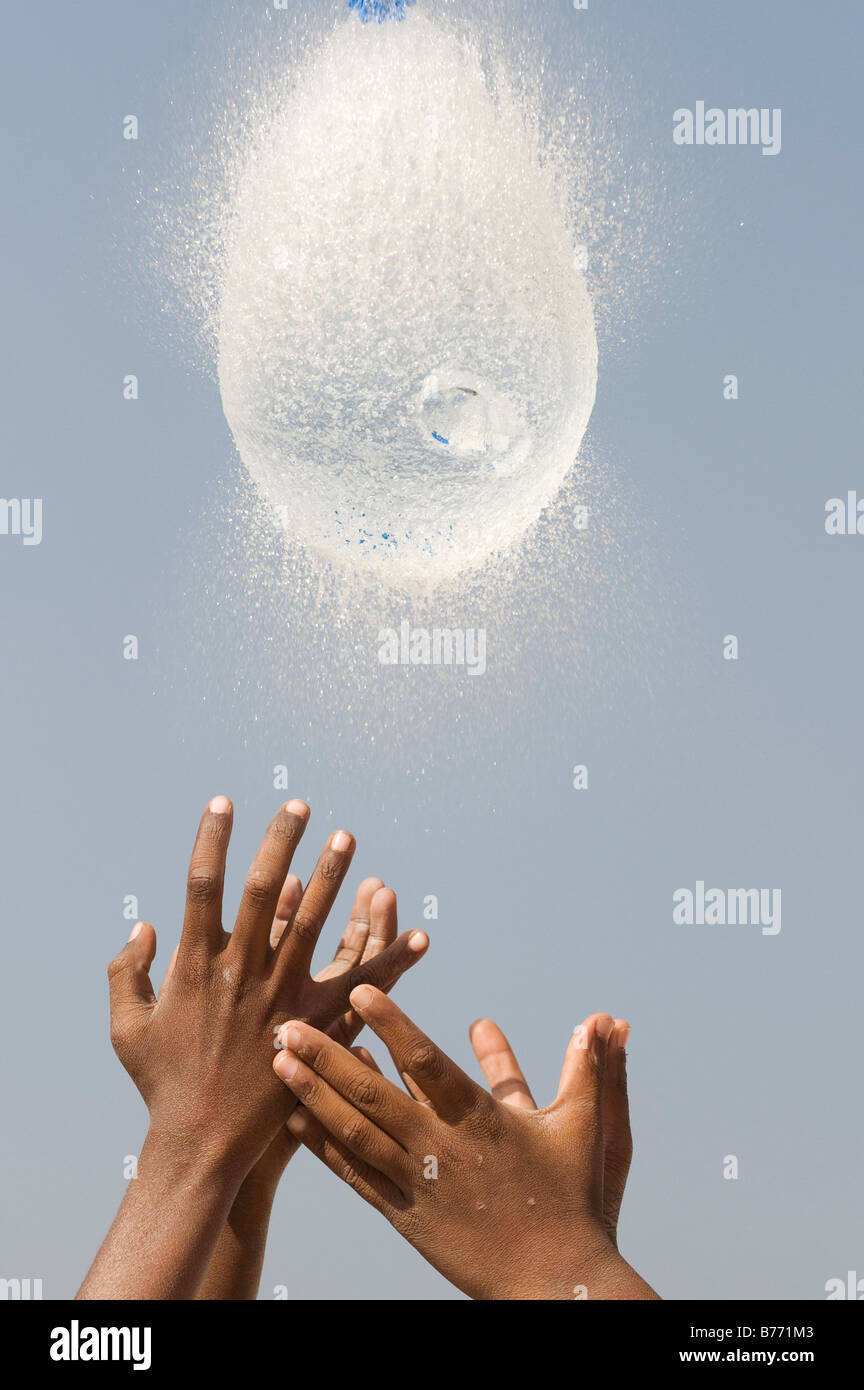 Burst balloon hi-res stock photography and images - Alamy