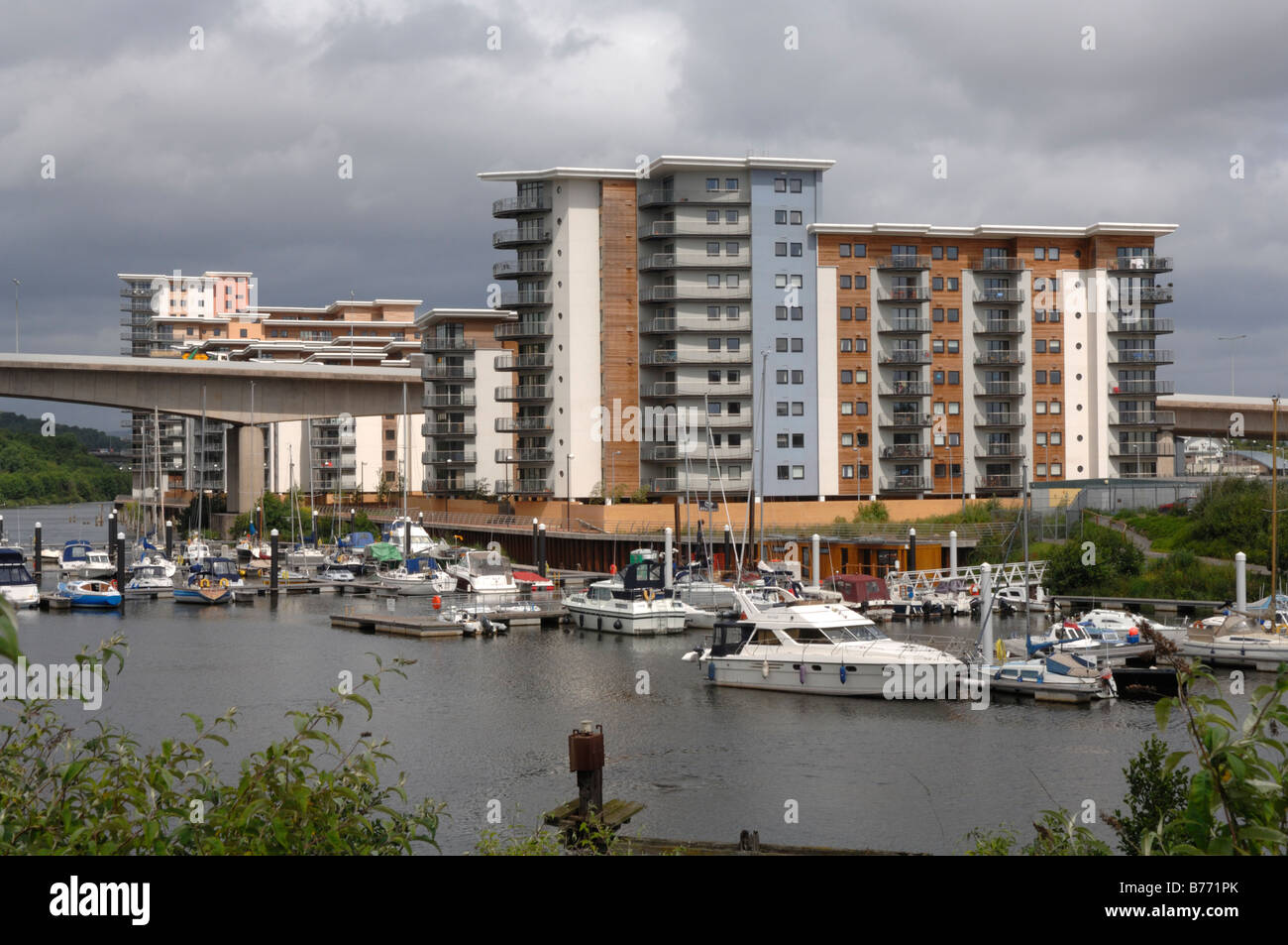 Cardiff marina hi-res stock photography and images - Alamy