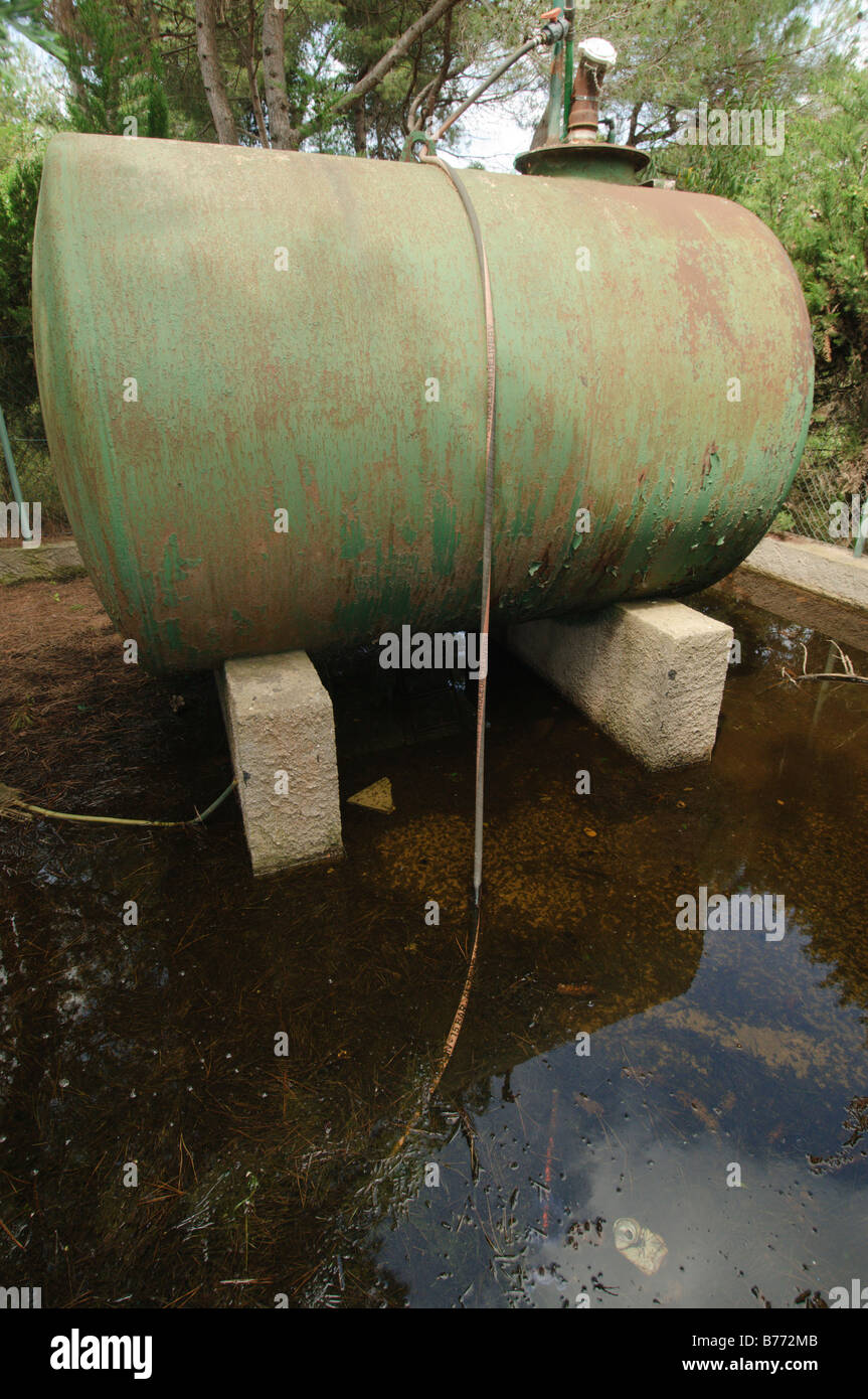 Rubbish tank hi-res stock photography and images - Alamy
