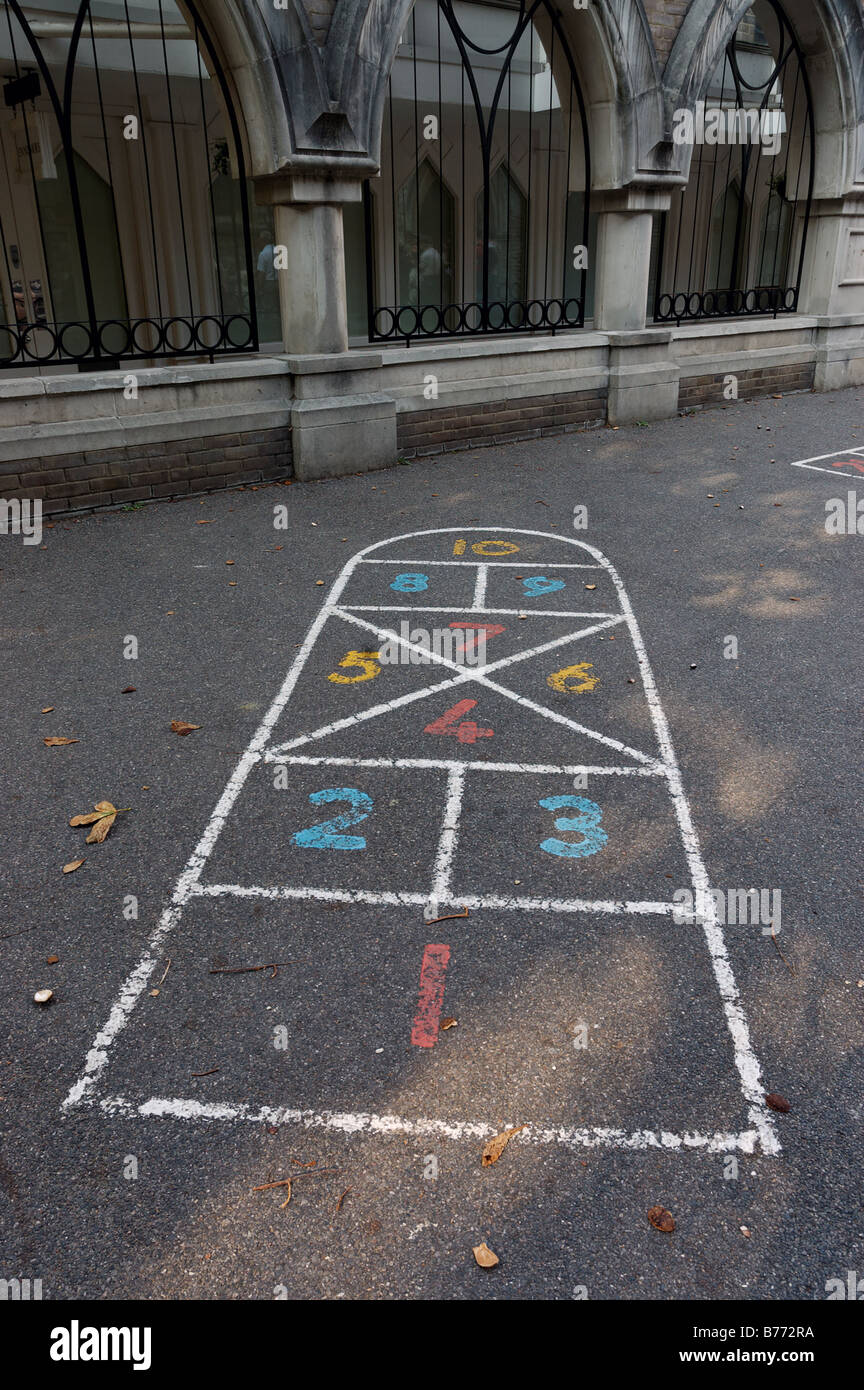 Hop scotch hi-res stock photography and images - Alamy