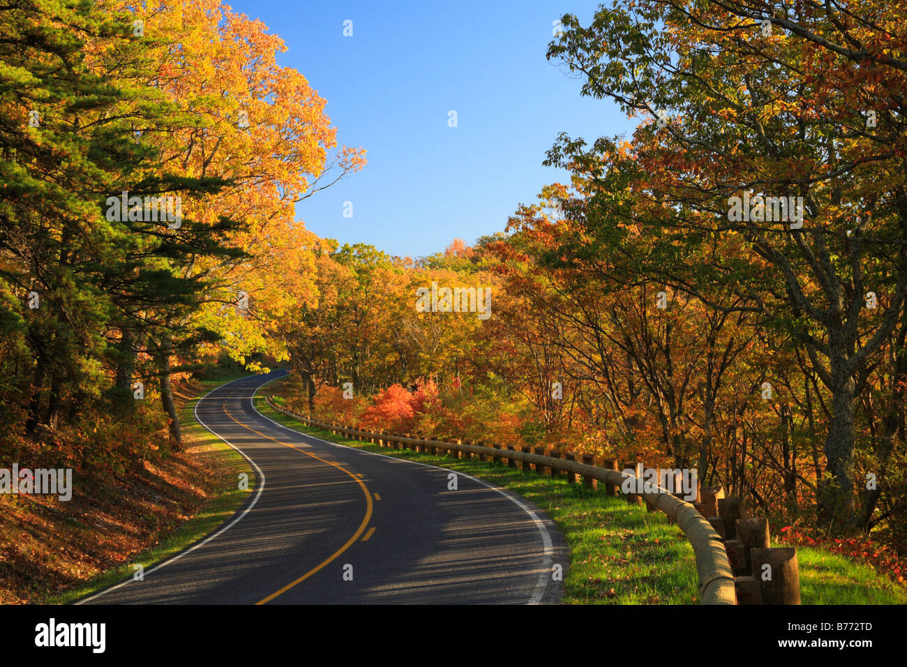 Shenandoah skyline drive fall hi-res stock photography and images - Alamy