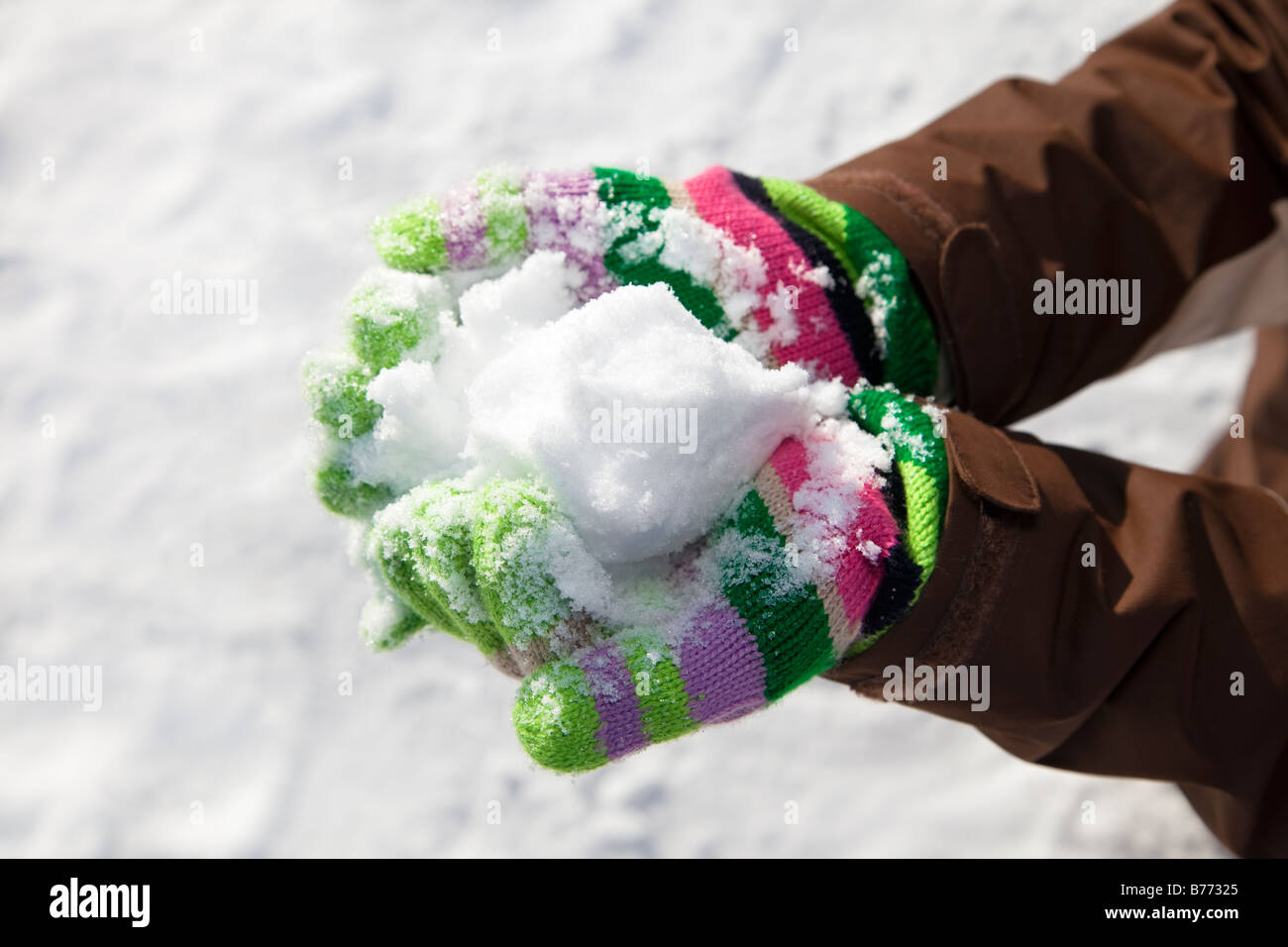 Hands with snowball hi-res stock photography and images - Alamy