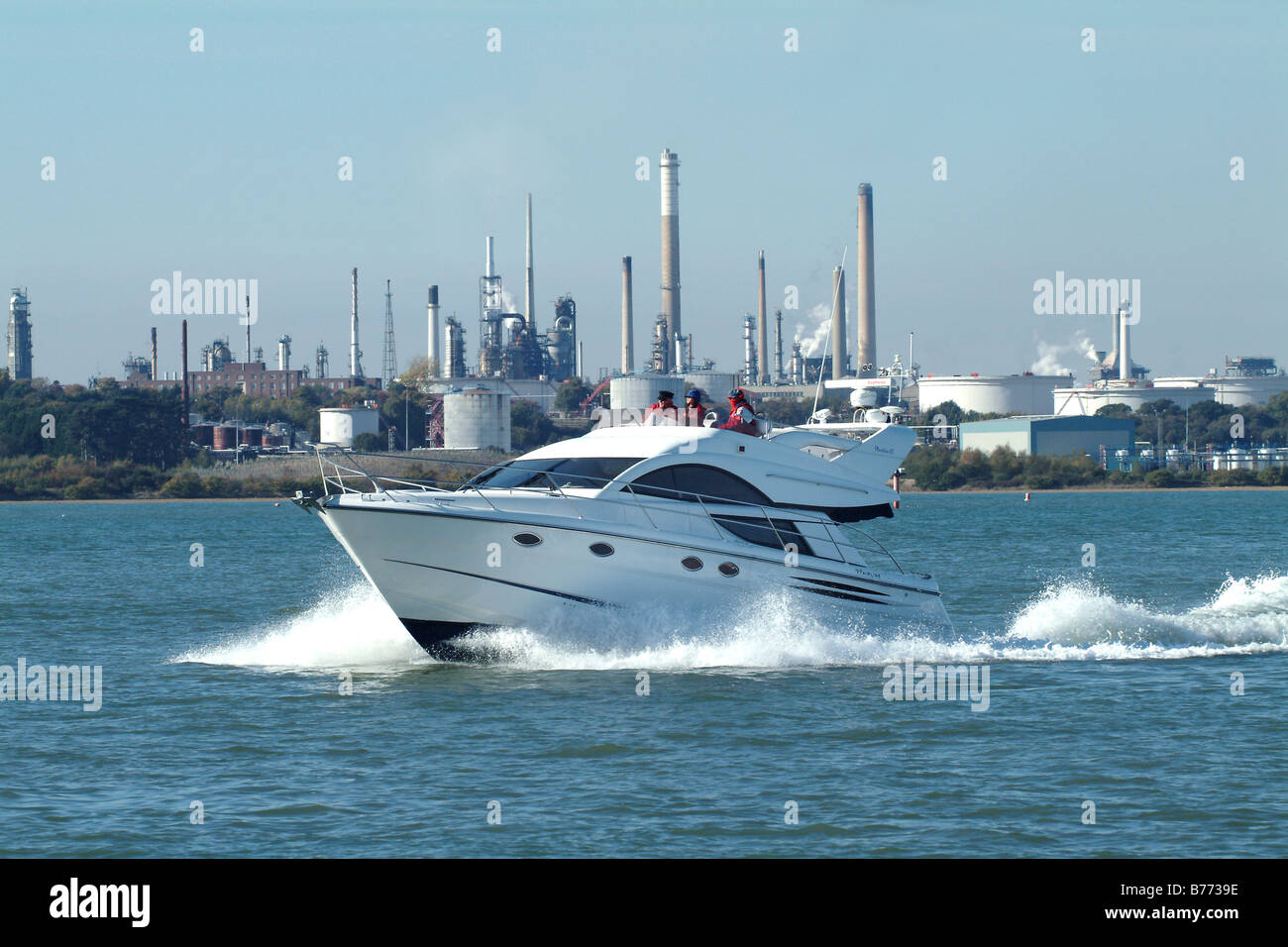 Fairline Phantom motor cruiser passing Fawley Refinery on Southampton ...