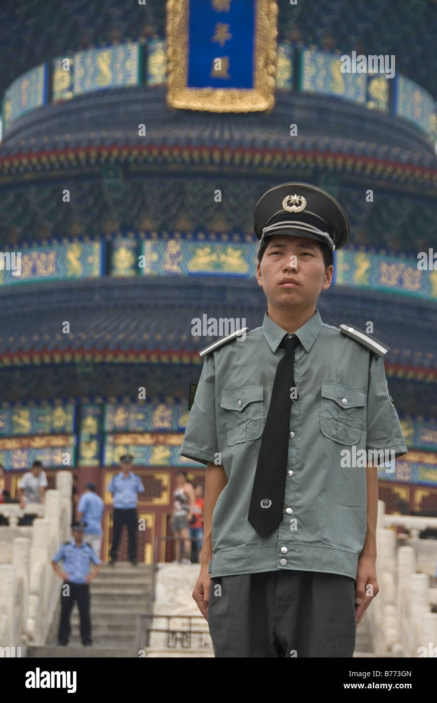 Guard at the Hall of Prayer for Good Harvests, Temple of Heaven ...