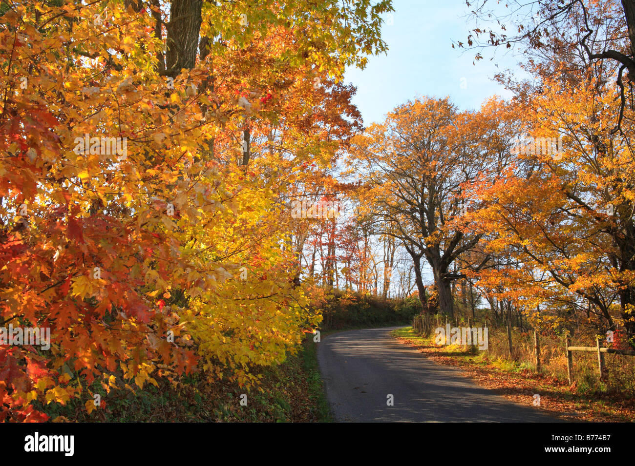 Rive and road hi-res stock photography and images - Alamy