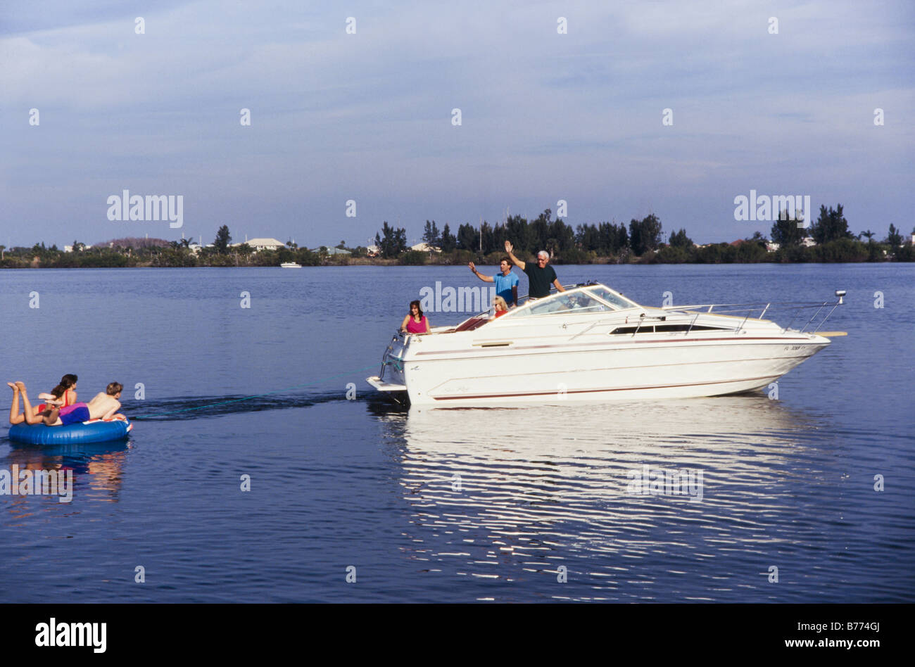 Parents and 3 teenagers hi-res stock photography and images - Alamy