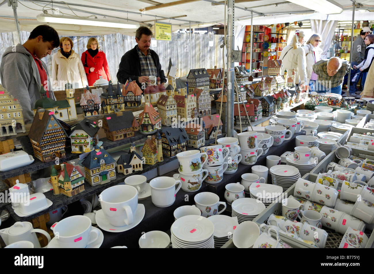 Crockery and miniature houses made of ceramic, Auer Dult, Munich ...