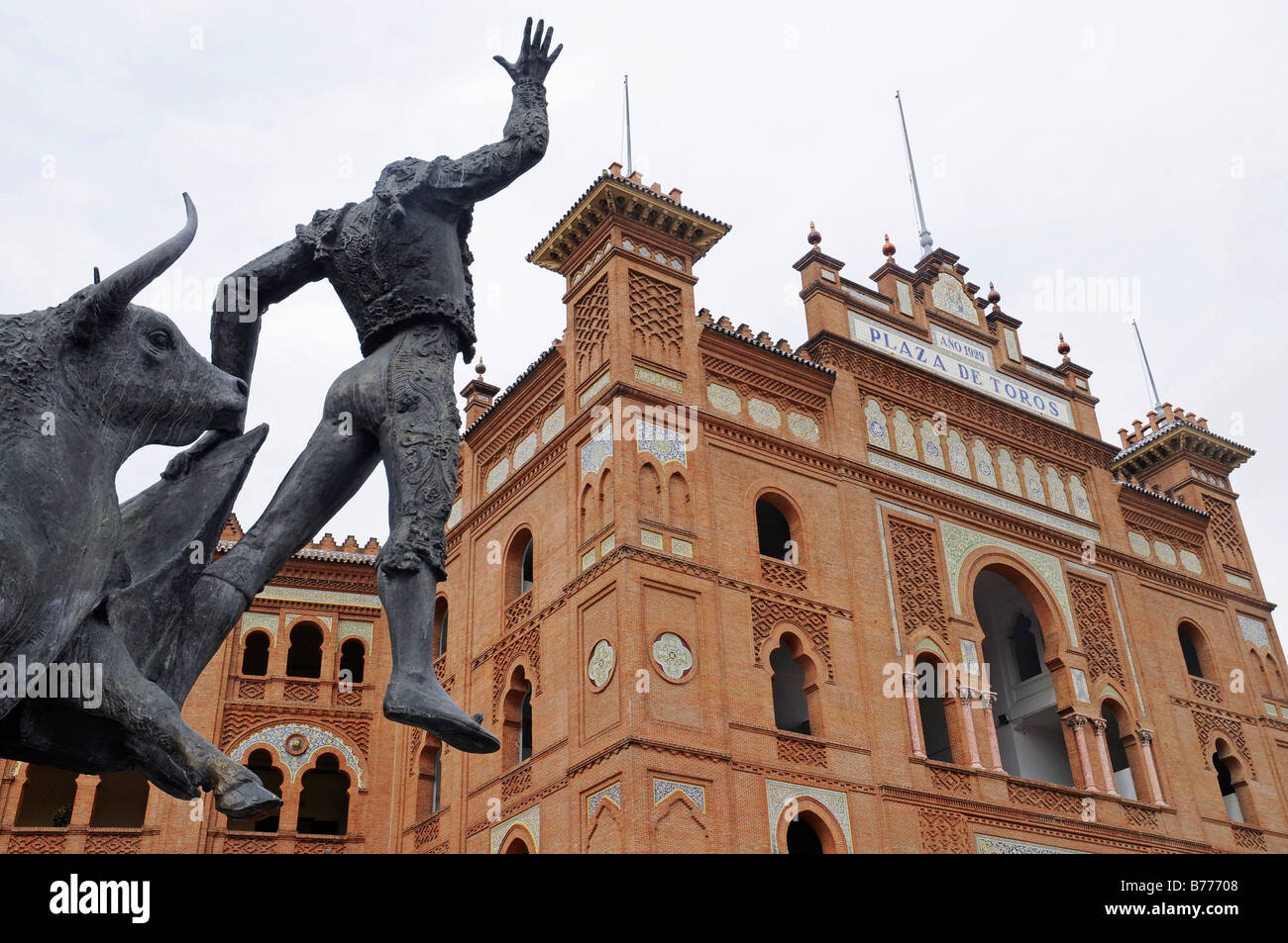 Memorial, bull, torero, facade, Plaza de Toros Las Ventas Square ...