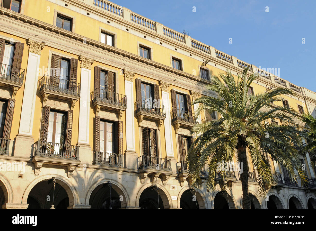 House facade, arcades, Placa Reial Square, Barcelona, Catalonia, Spain ...