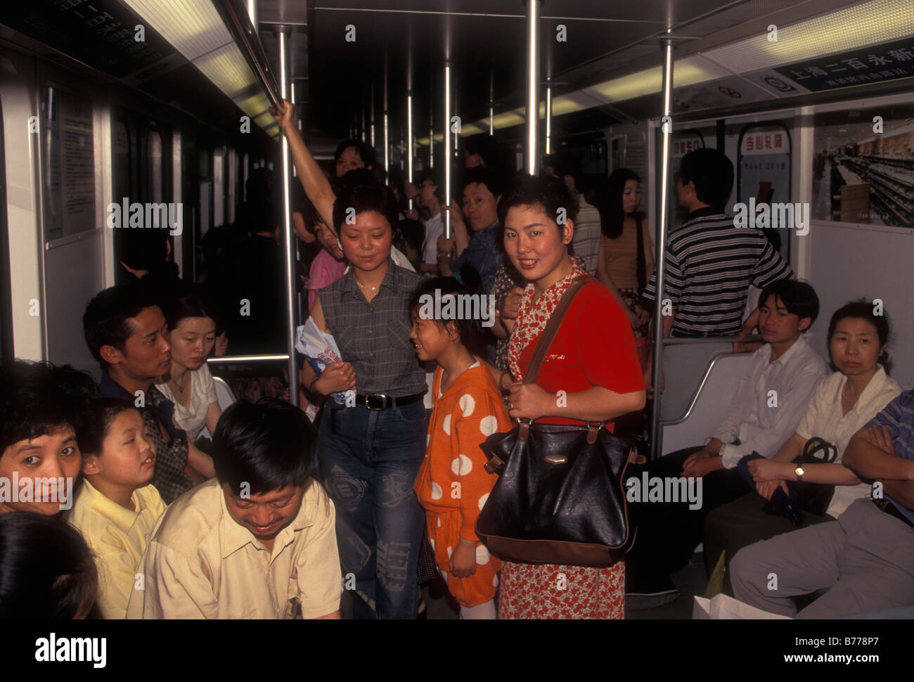 Chinese people, commuters, commuting, passengers, metro passengers ...