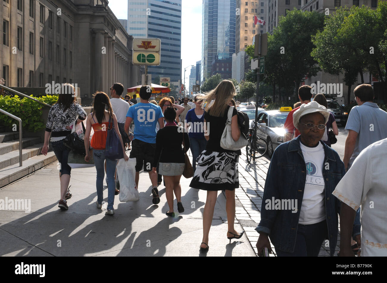 Downtown toronto busy hi-res stock photography and images - Alamy