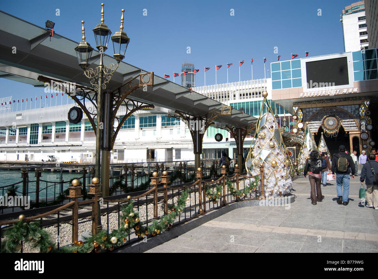 Harbourside walkway hi-res stock photography and images - Alamy