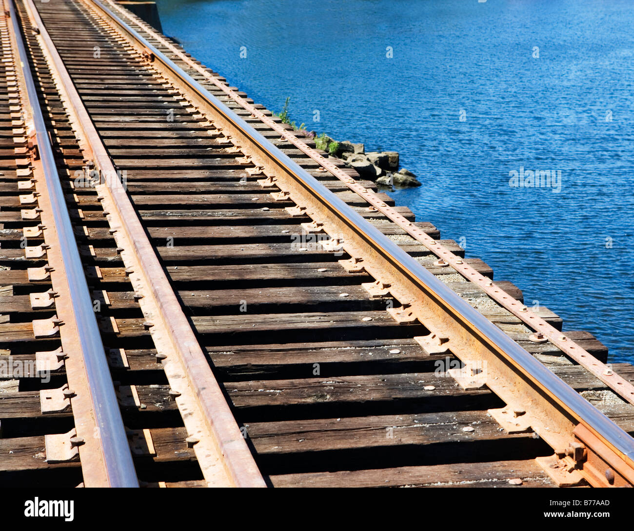 Train tracks water’s edge Stock Photo - Alamy