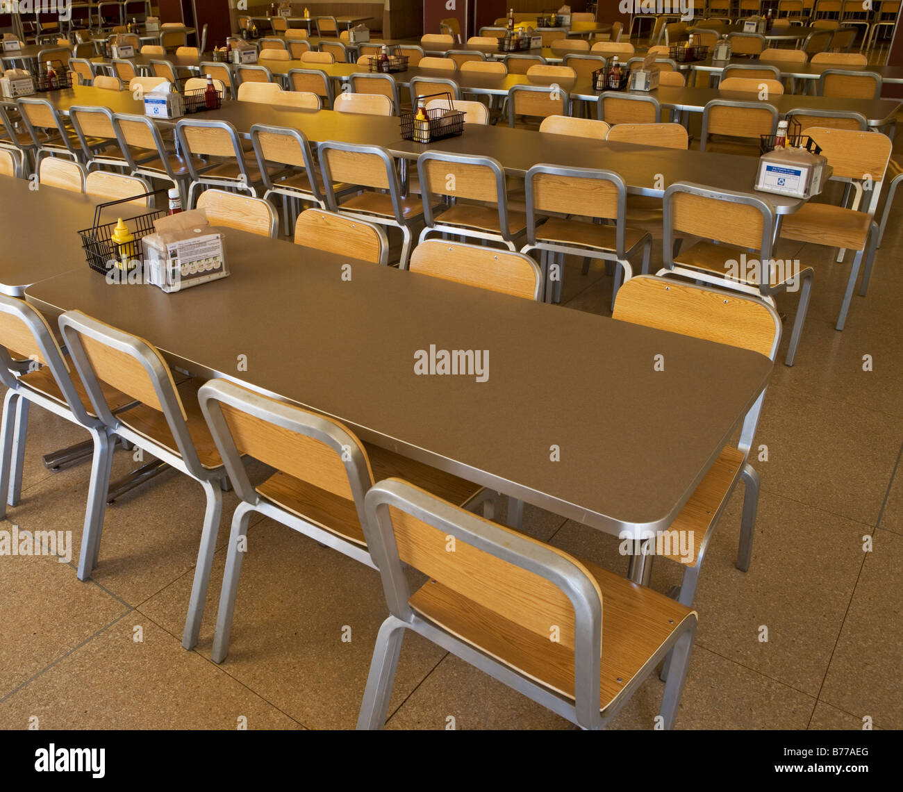 College cafeteria usa hi-res stock photography and images - Alamy