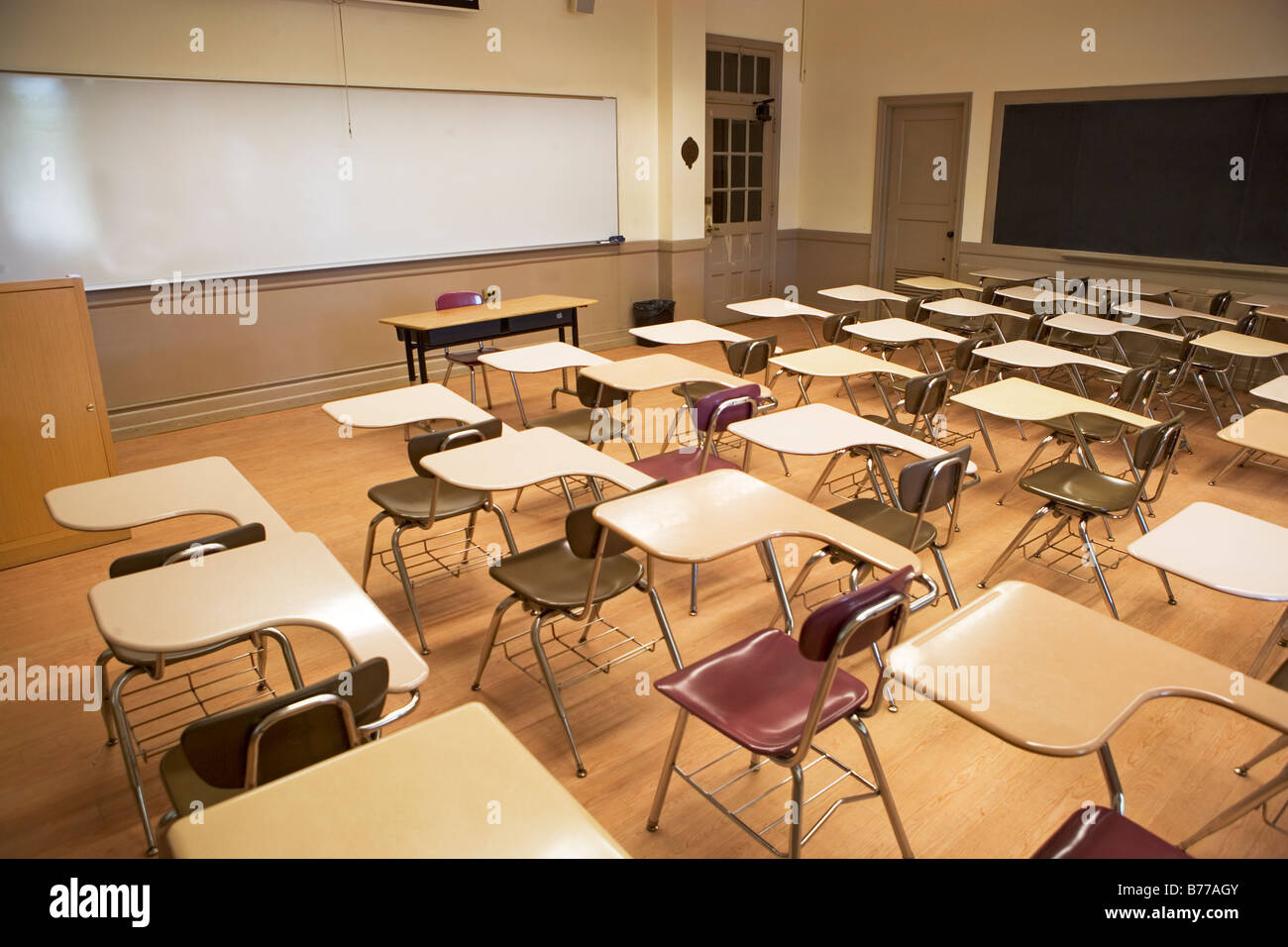 Empty classroom hi-res stock photography and images - Alamy