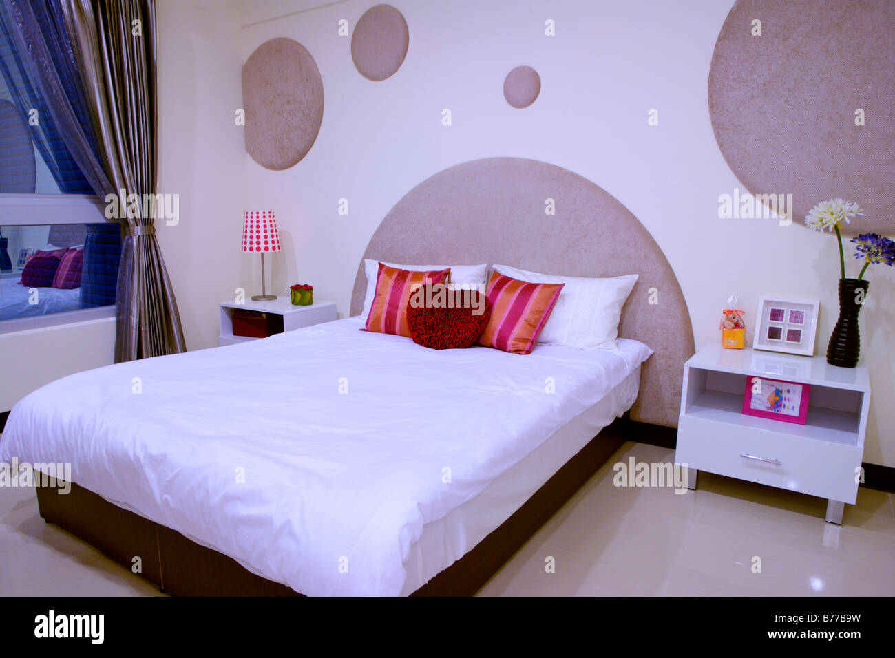 Neat bedroom hi-res stock photography and images - Alamy