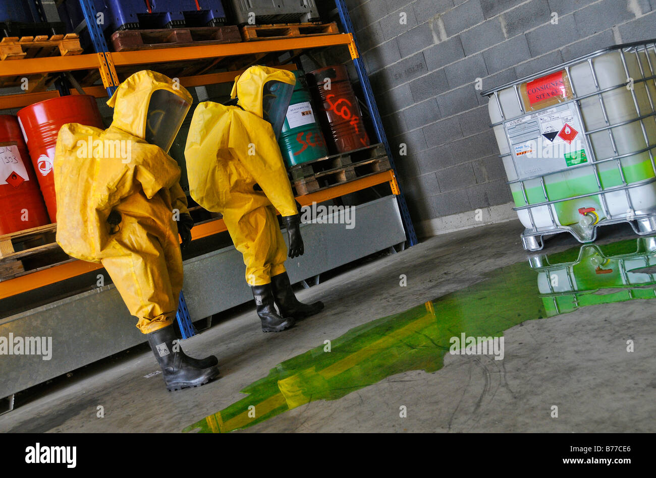 Fire crew in practice Stock Photo - Alamy