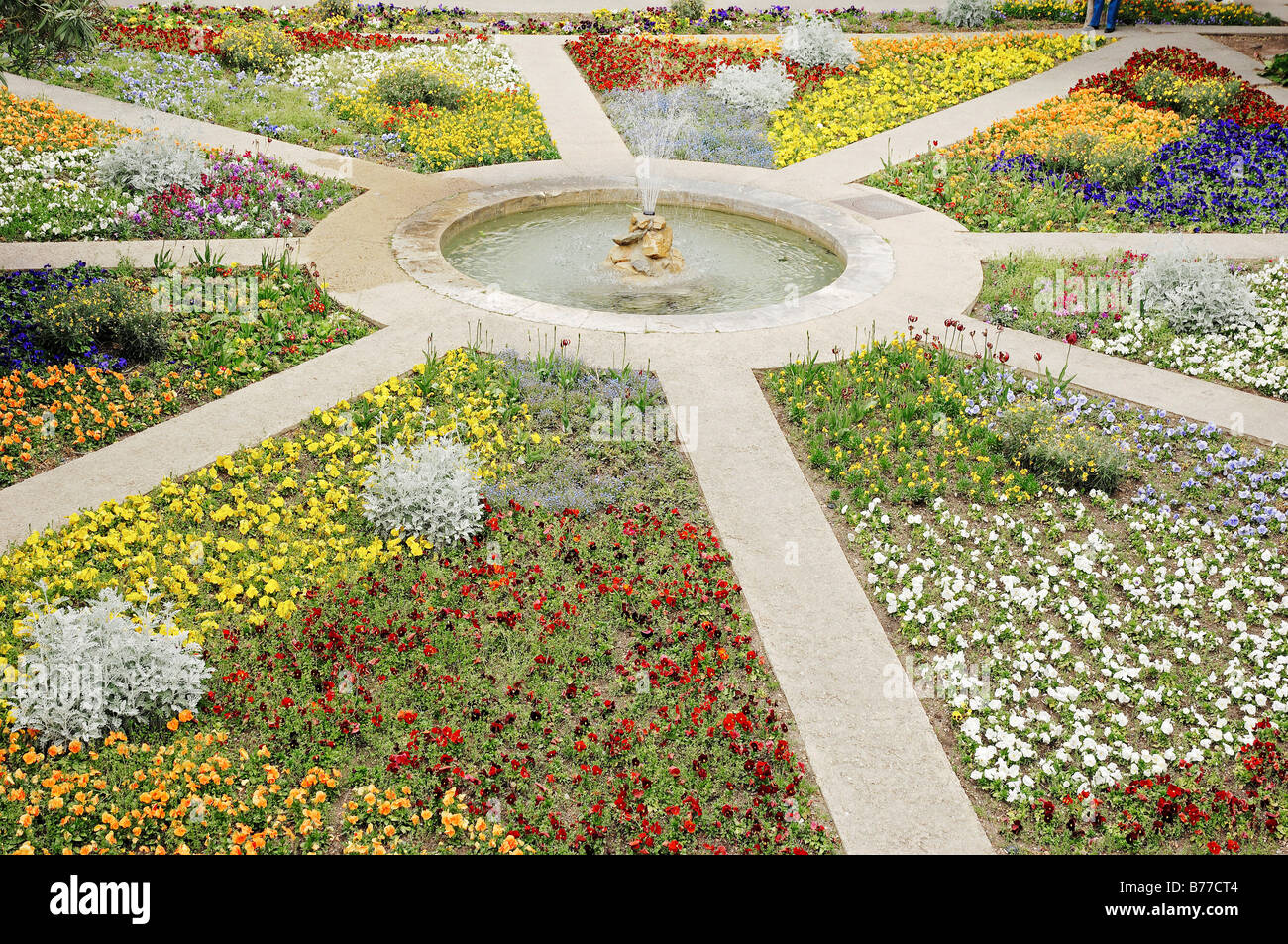 Van gogh arles garden hi-res stock photography and images - Alamy