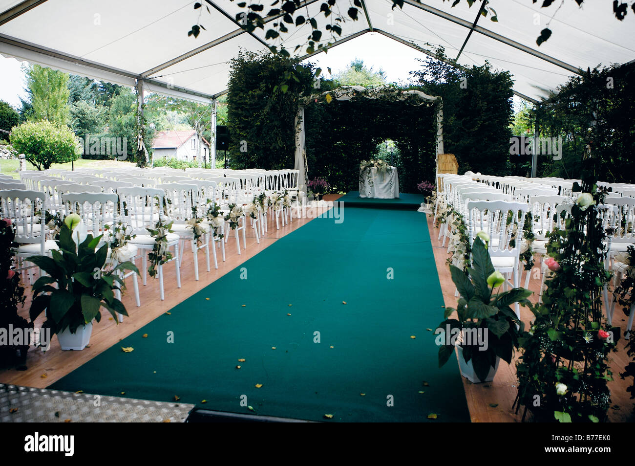 Outdoor wedding marquee Stock Photo - Alamy