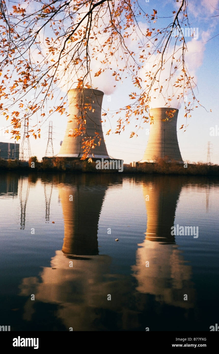Cooling towers of Three Mile Island nuclear facility Stock Photo - Alamy