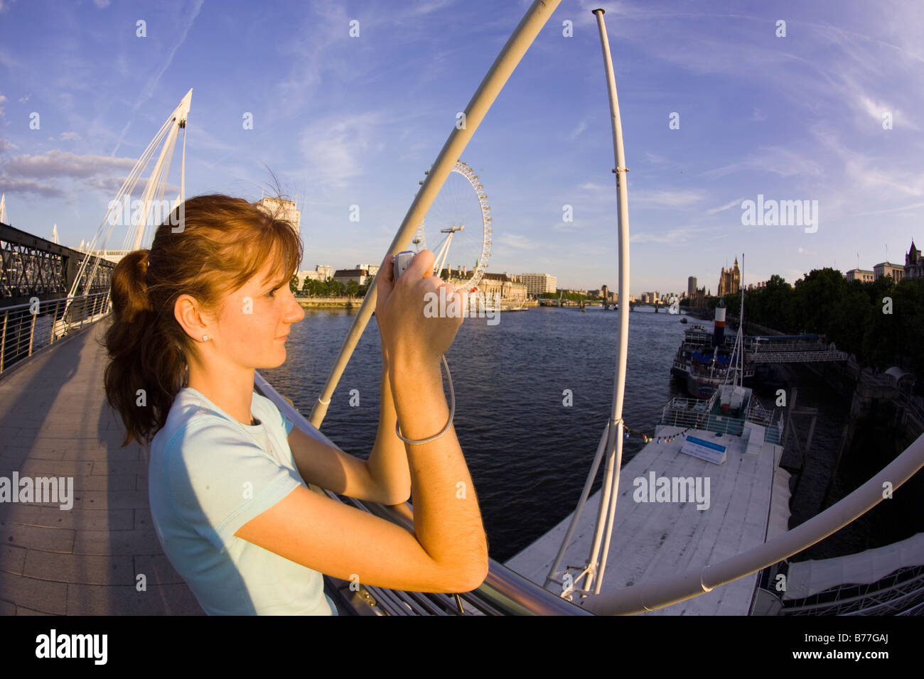 Hungerford pedestrian bridge london eye hi-res stock photography and ...