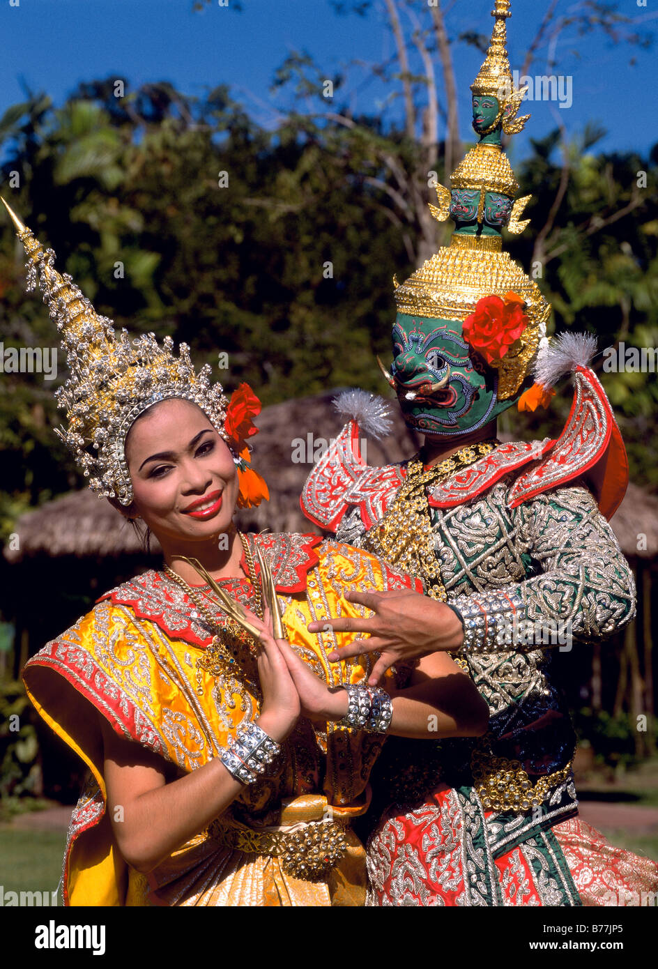 Khon mask dancing hi-res stock photography and images - Alamy
