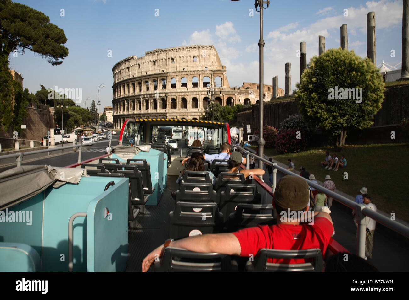 Bus in rome hi-res stock photography and images - Alamy