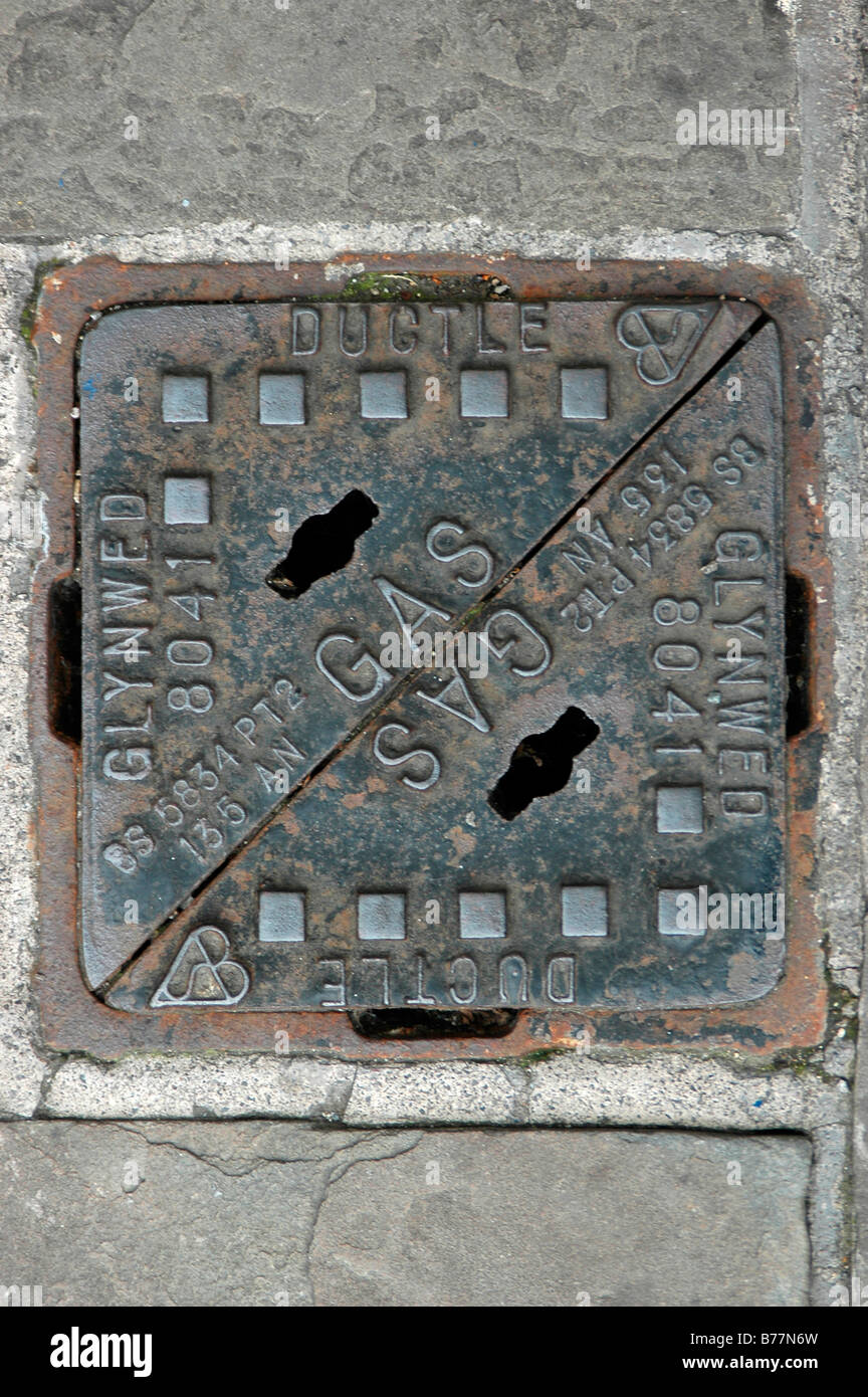 Pavement inspection cover hi-res stock photography and images - Alamy