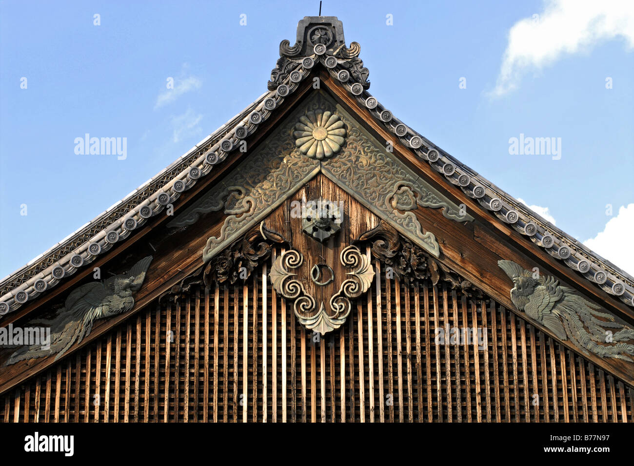Japanese temple roof at the Nijo Castle in Kyoto, Japan Stock Photo - Alamy