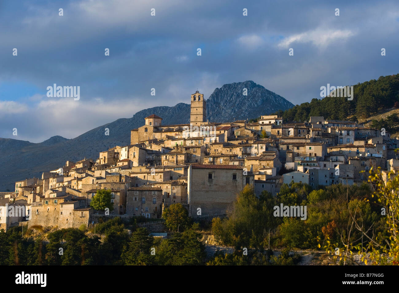 Castelmonte abruzzo italy europe hi-res stock photography and images ...