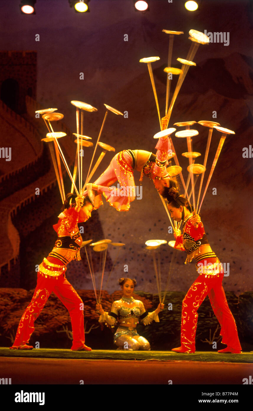 Acrobatics china hi-res stock photography and images - Alamy