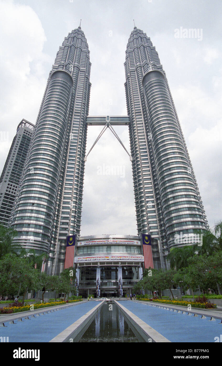 Petronas towers kuala hi-res stock photography and images - Alamy