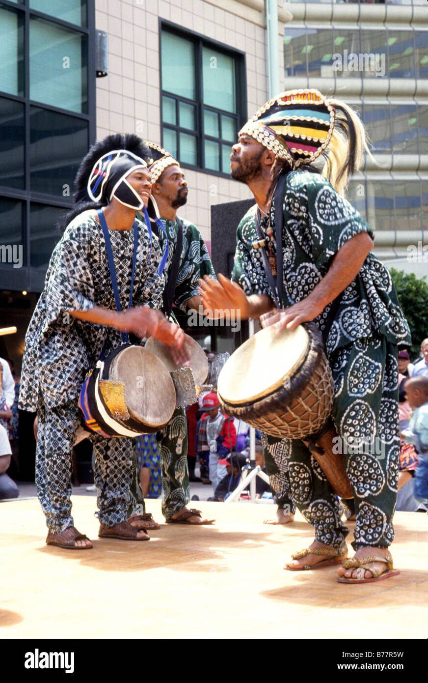 African drummers hi-res stock photography and images - Alamy