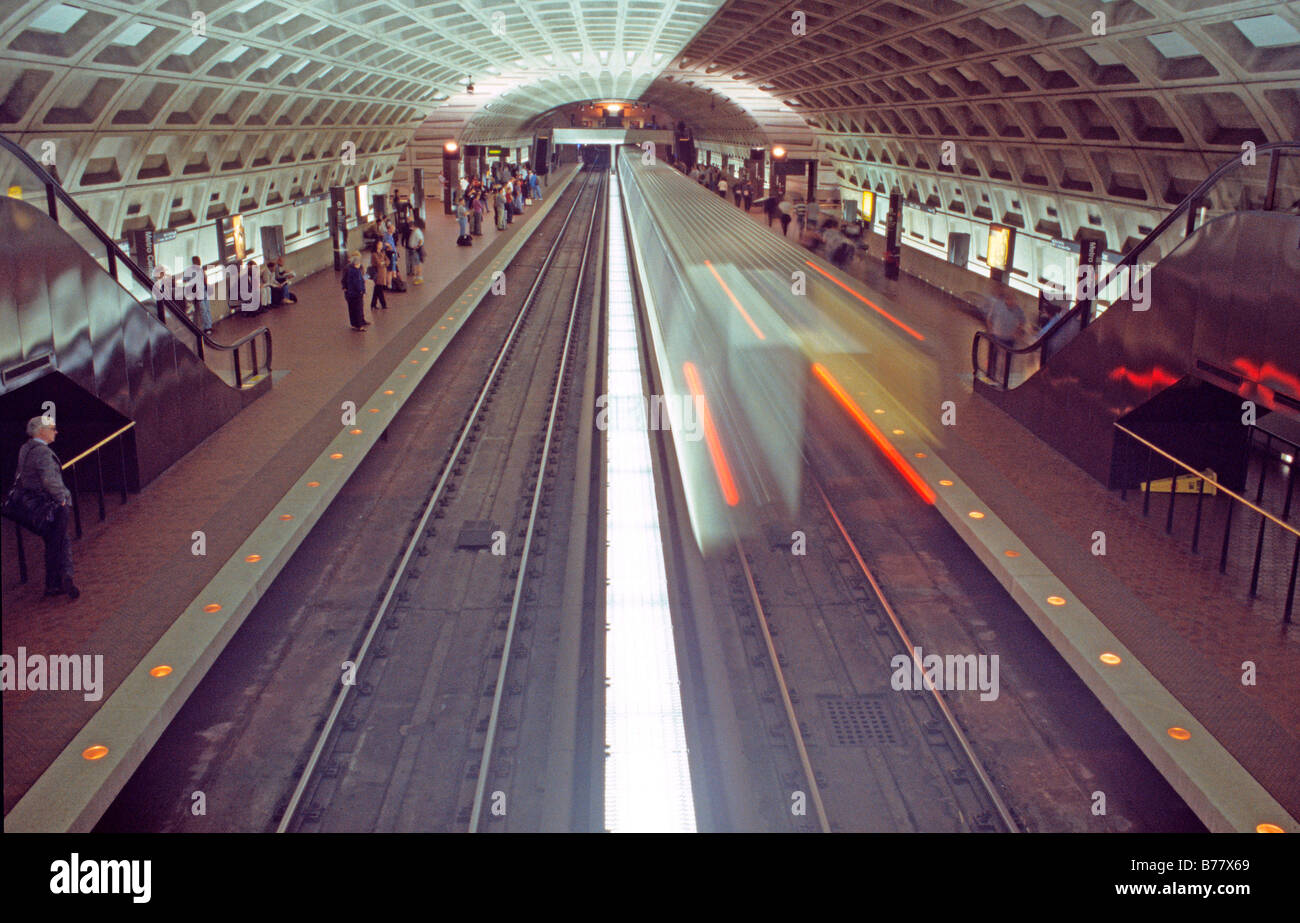 Metro Central train moving Washington DC Stock Photo - Alamy
