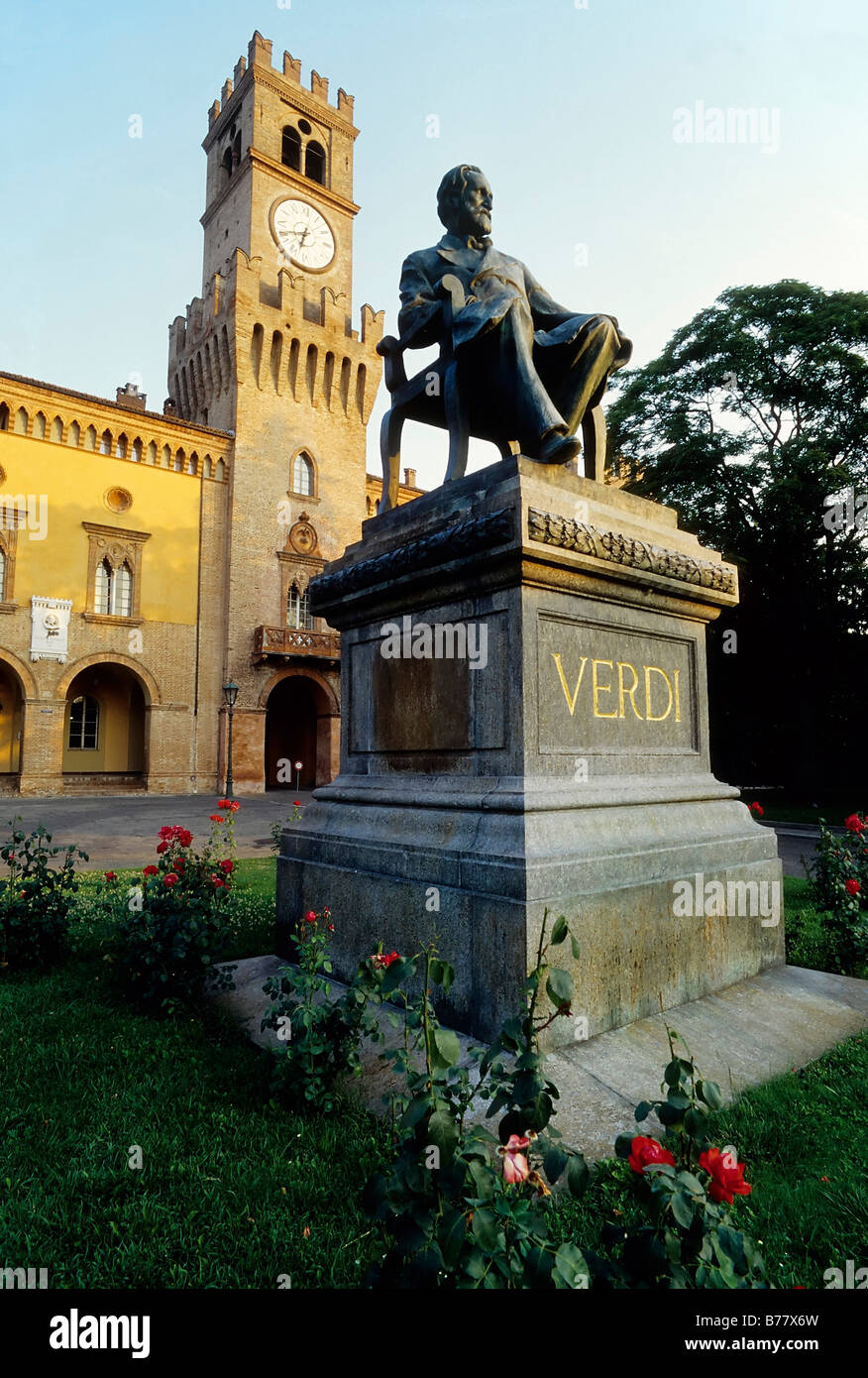 Monument to giuseppe verdi hi-res stock photography and images - Alamy