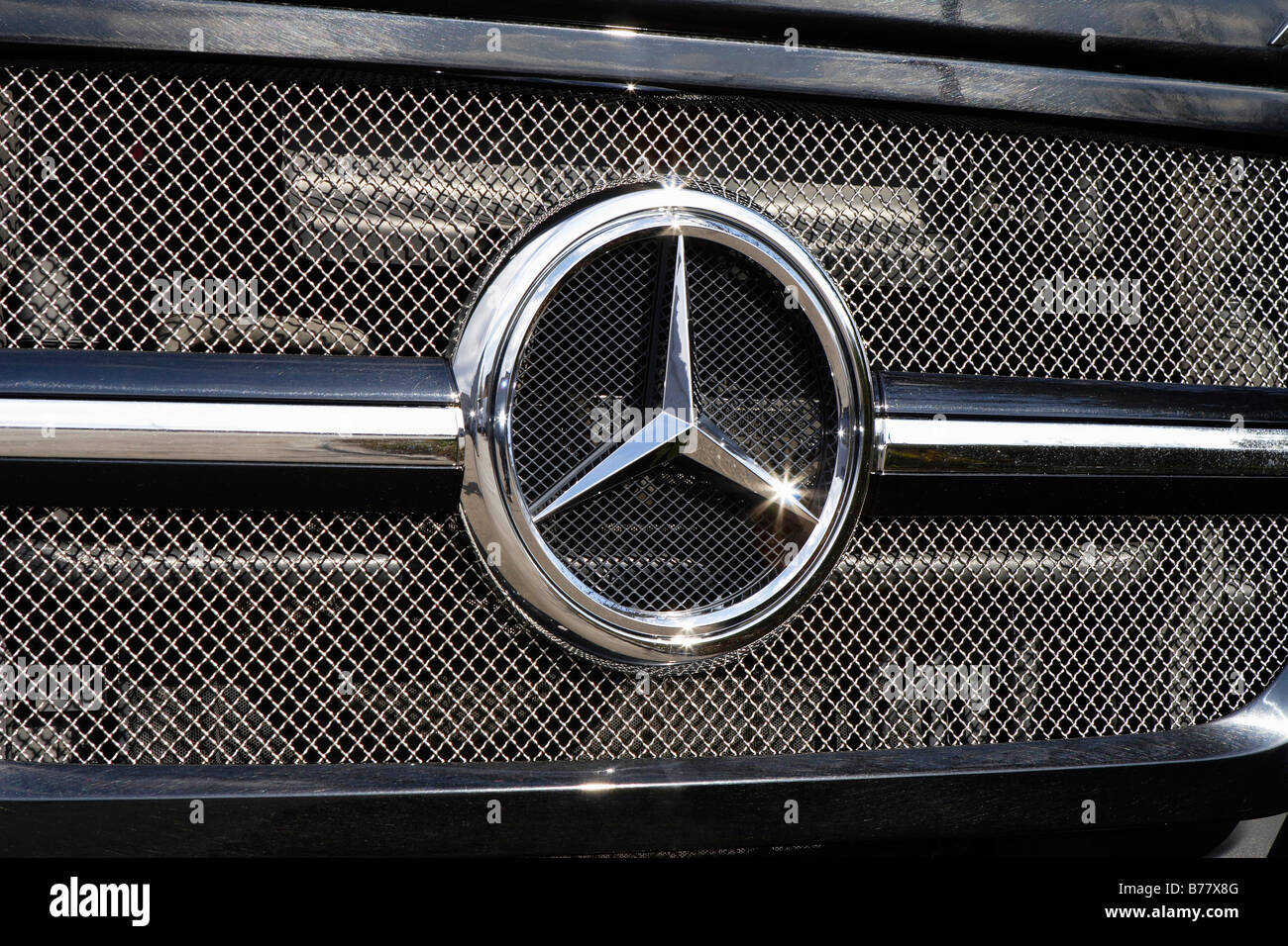 Mercedes Benz Truck Logo Stock Photos & Mercedes Benz Truck Logo Stock ...