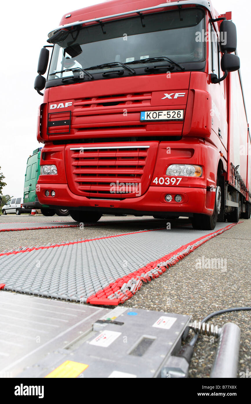 Truck weigh scale hi-res stock photography and images - Alamy