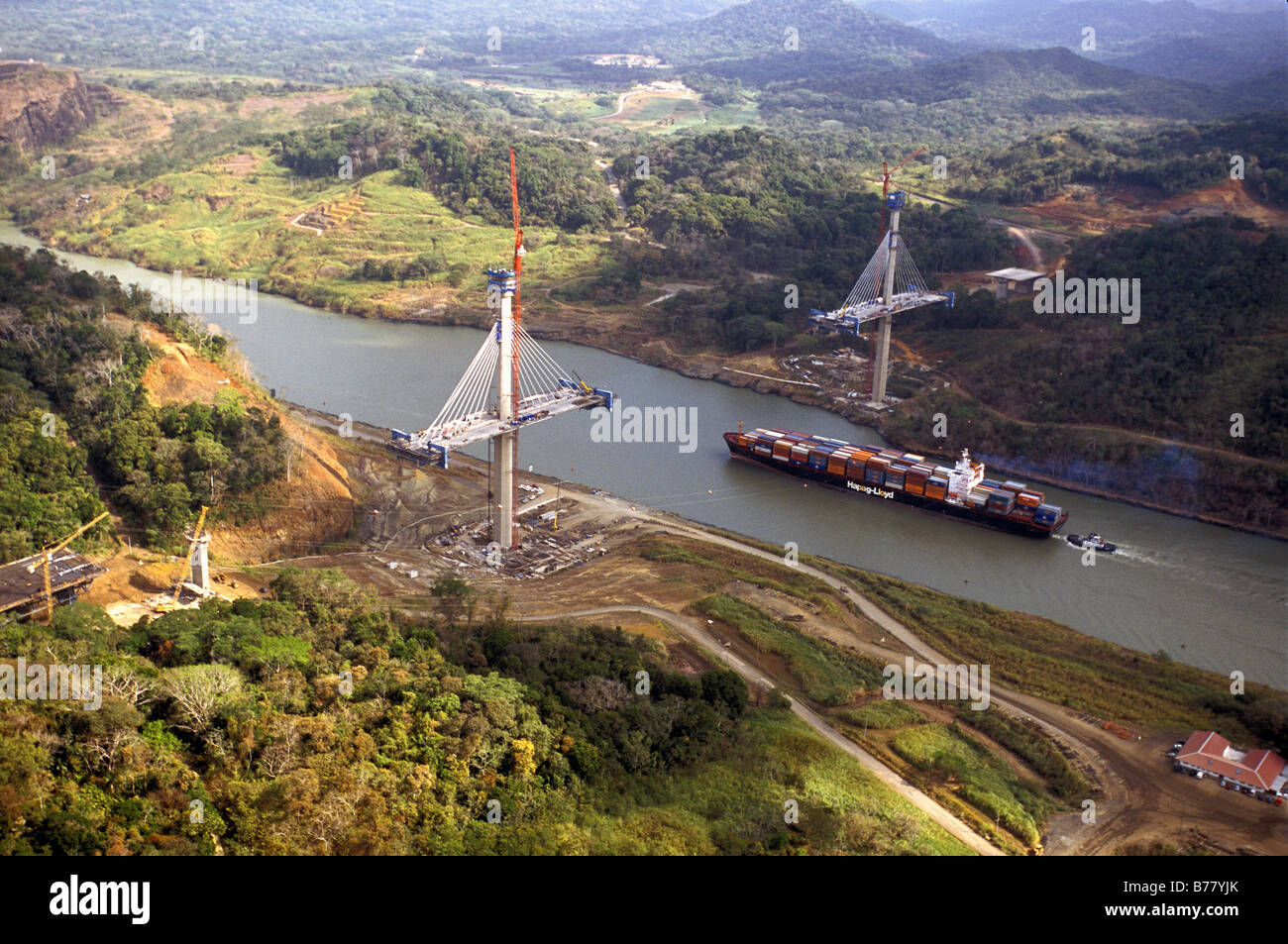 Construction of the Centenario bridge, second bridge over the Panama ...