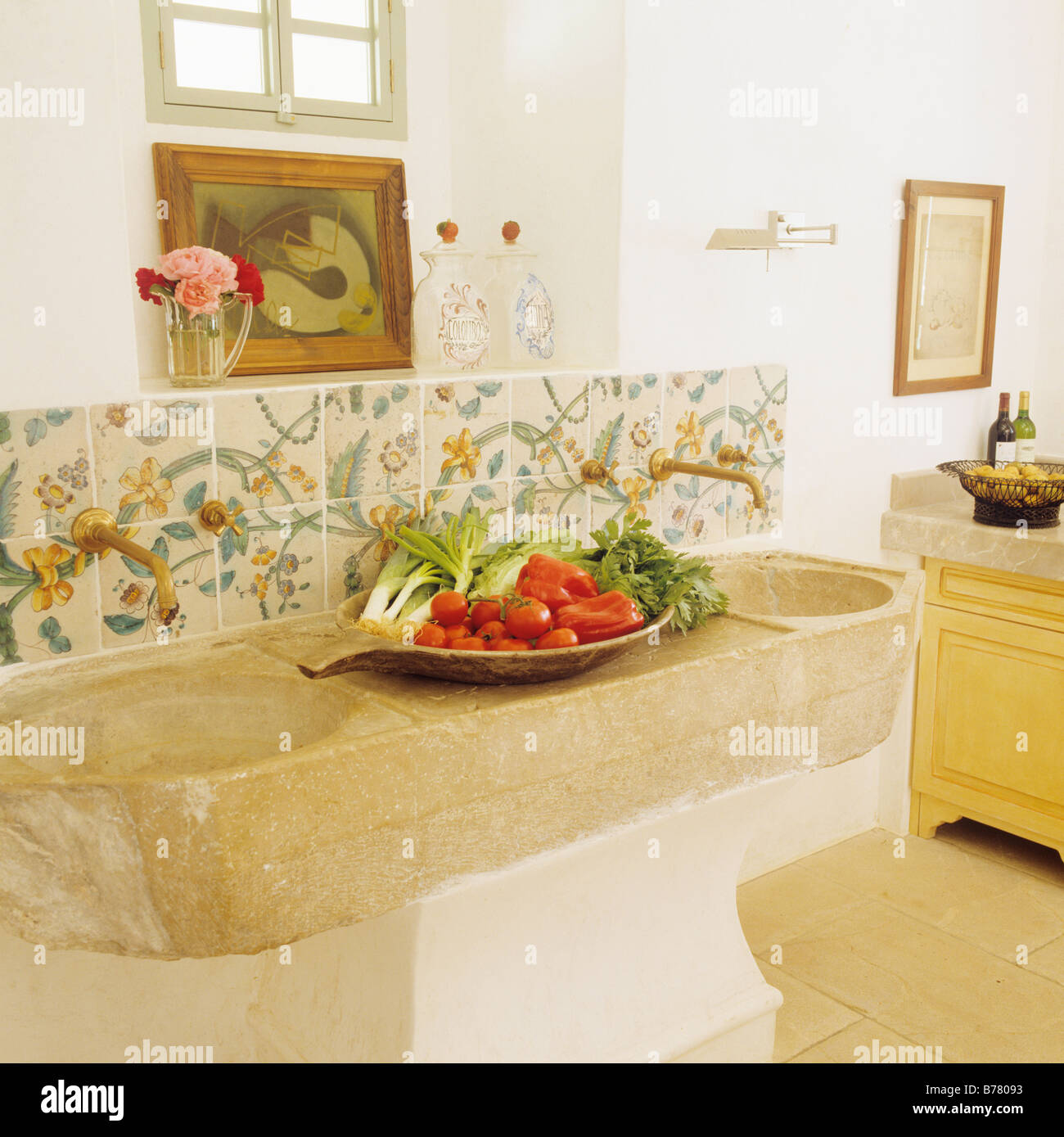 Double basin kitchen sink hi-res stock photography and images - Alamy