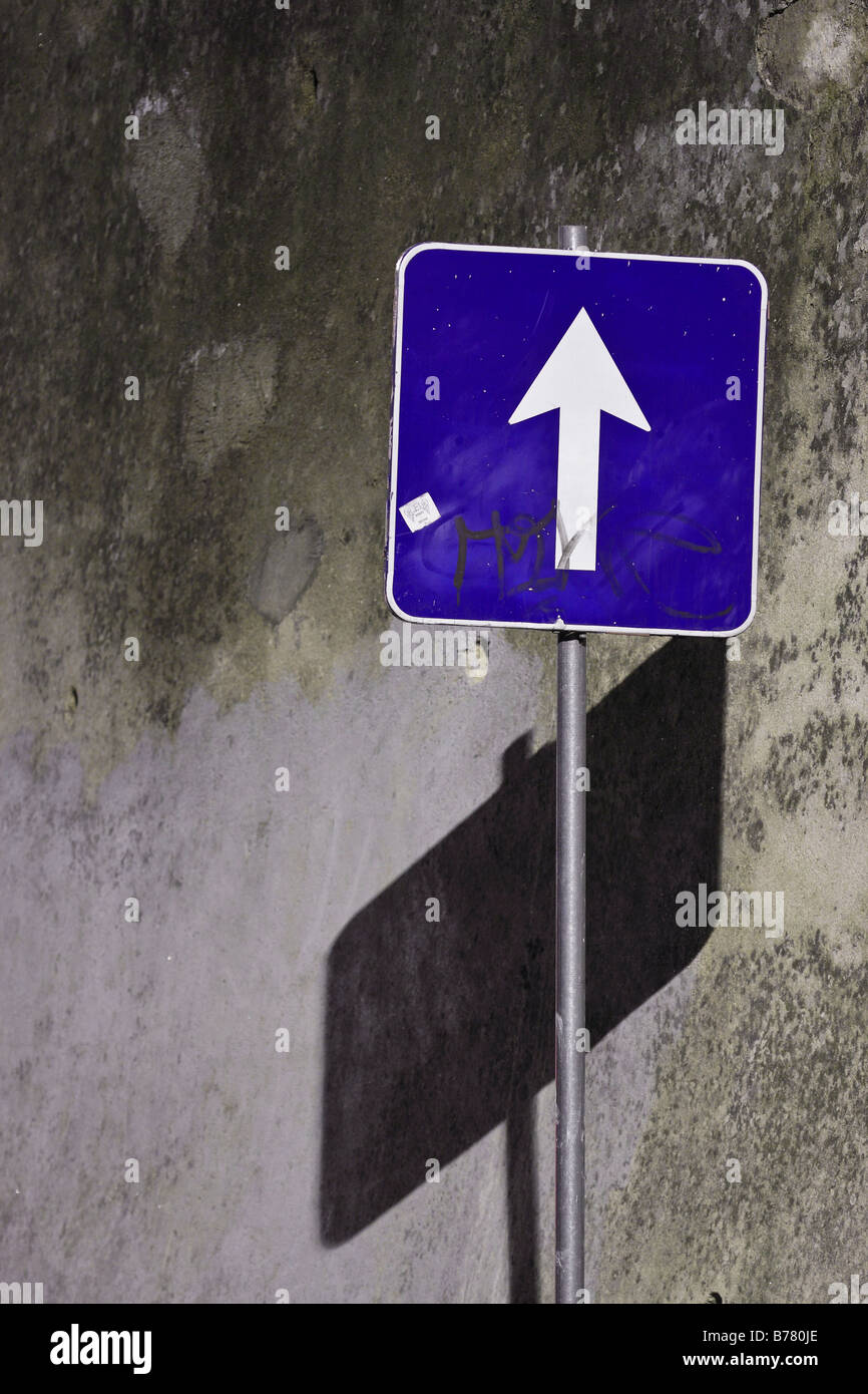 Traffic sign with arrow hi-res stock photography and images - Alamy
