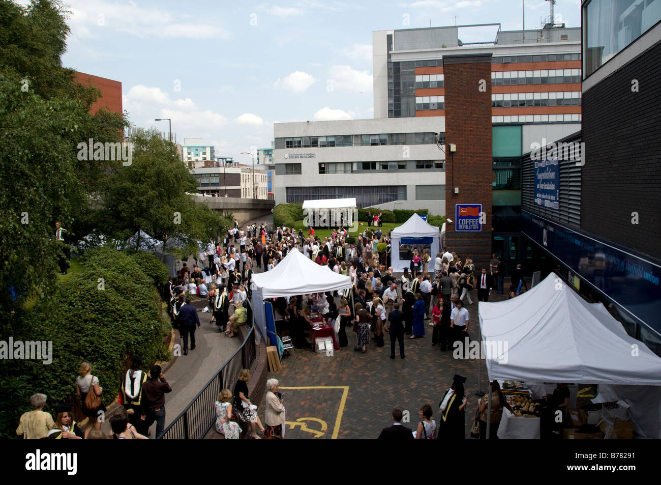 Sheffield University students on Graduation day celebrating South ...