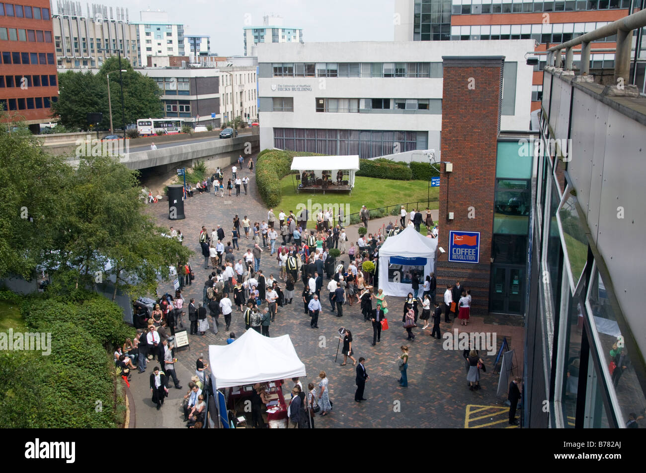 Sheffield University students on Graduation day celebrating South ...