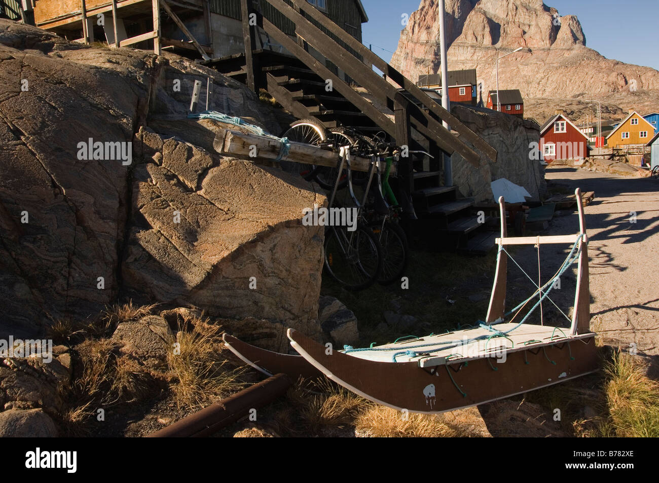 Inuit schlitten hi-res stock photography and images - Alamy