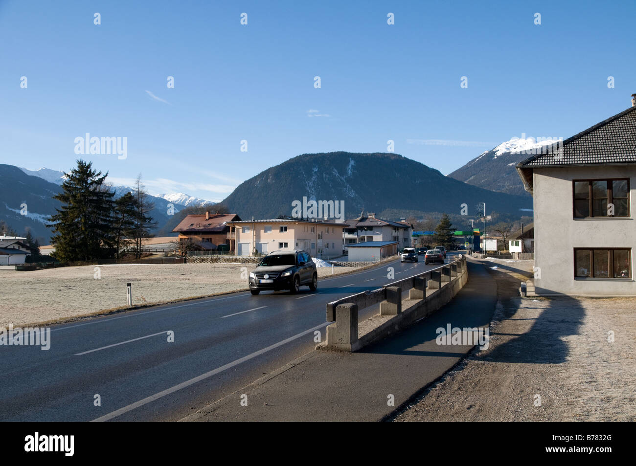 Alpine buildings hi-res stock photography and images - Alamy
