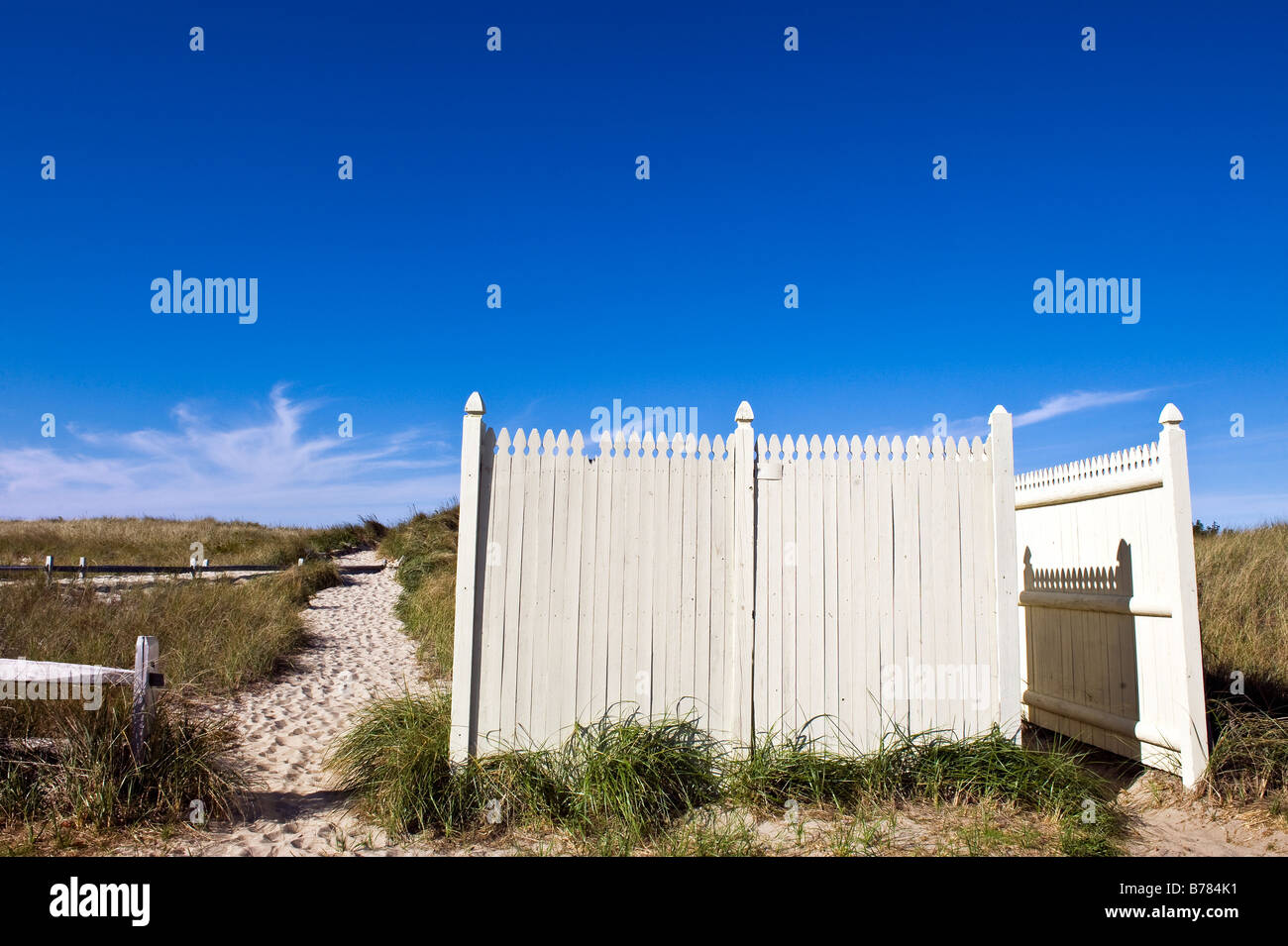 Dune path leading to the beach and public bathroom, Crosby Beach ...